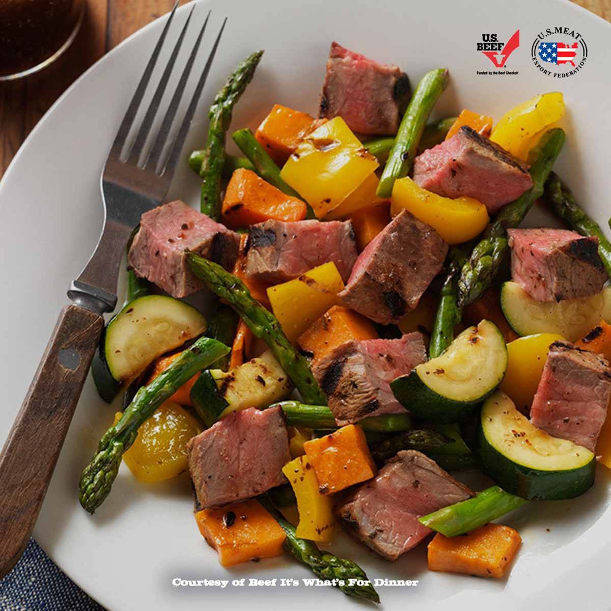 Grilled steak and vegetable salad